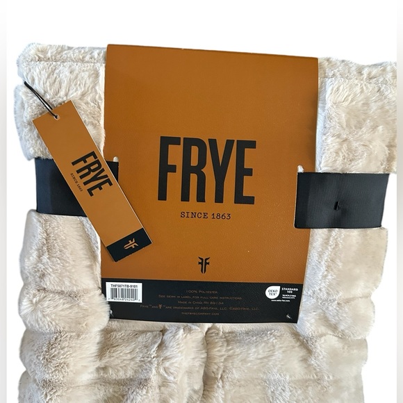 Frye | Bedding | Frye Faux Fur Throw Blanket 5 X 70 Nwt Reversible ...
